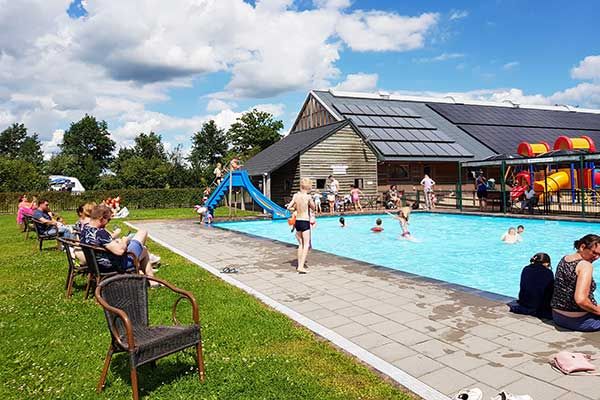 Freiluft und Indoorspielplatz De Flierefluiter